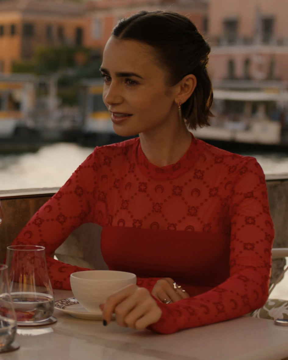 Emily (Lily Collins) in Emily in Paris Season 5 – Mara Paris