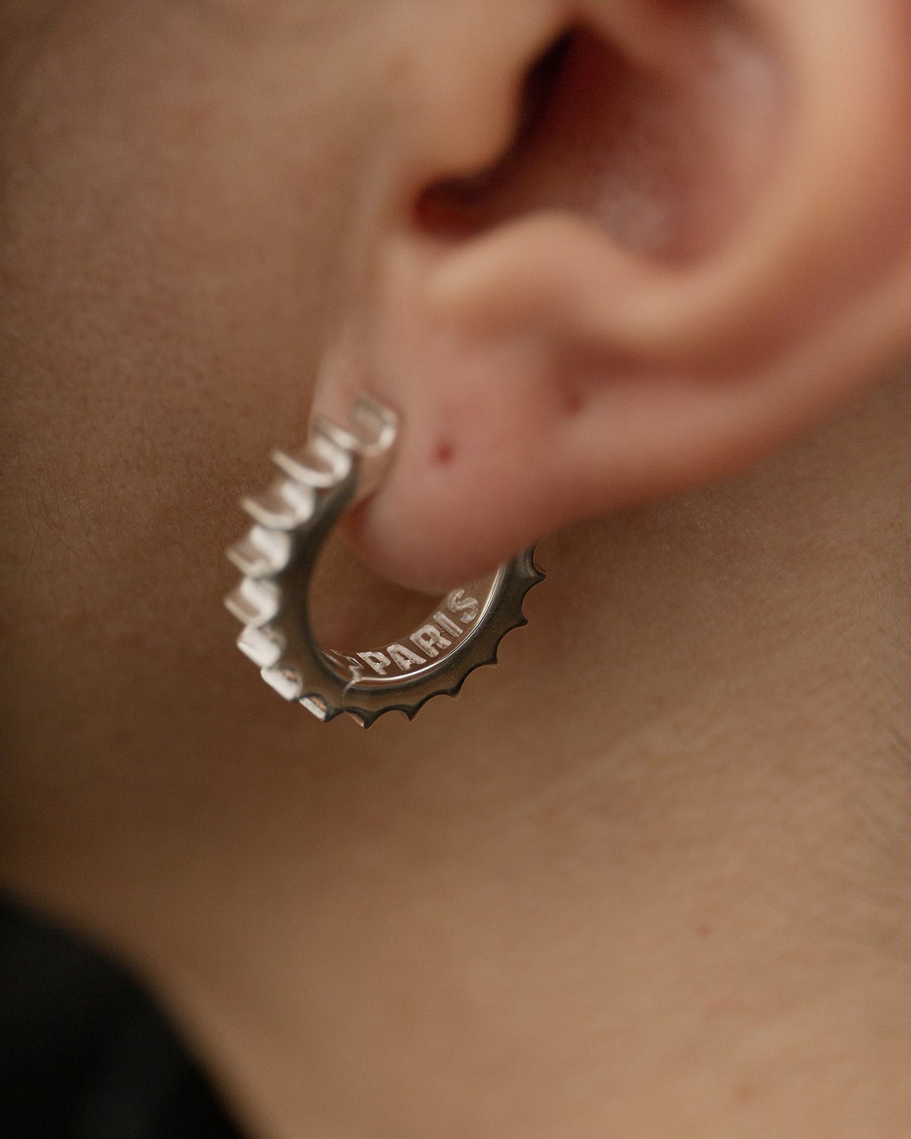 Large Column Drum Hinged Hoop – Mara Paris